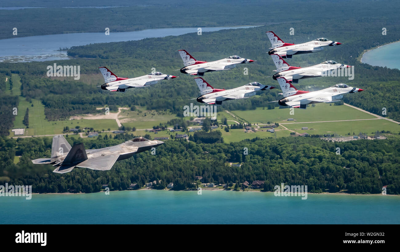 The U.S. Air Force Air Demonstration Squadron "Thunderbirds" and F-22 ...