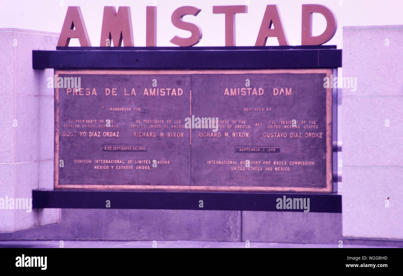 Amistad dam dedication sign hi-res stock photography and images - Alamy