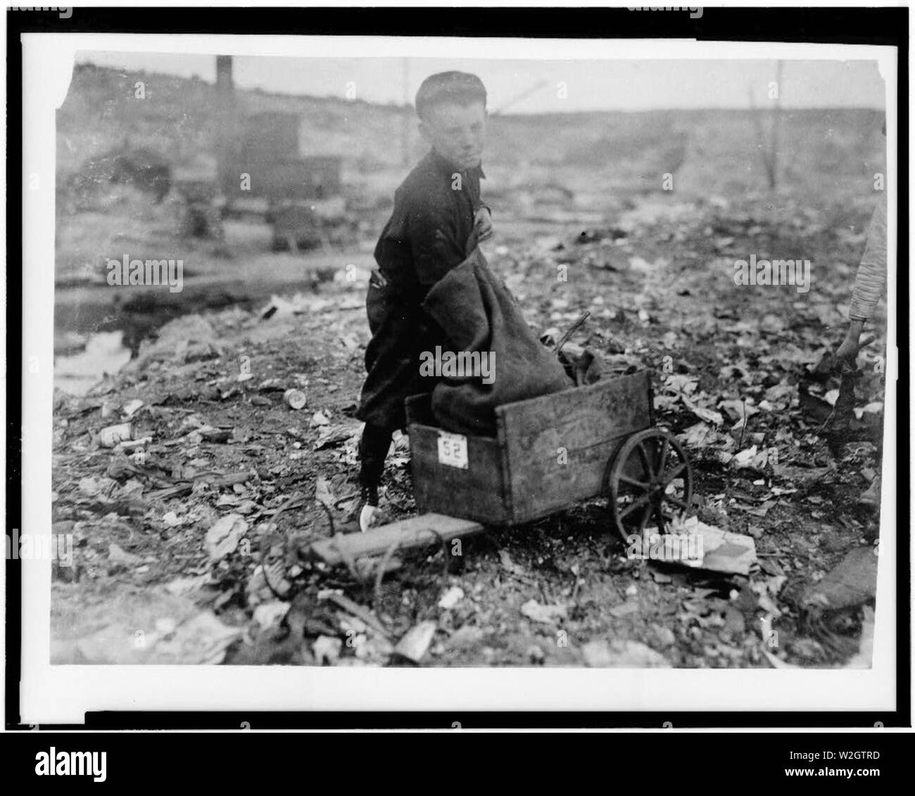 Christie Stubbs. 11 year old scavenger - Pine Street Dumps - Lives 141 ...