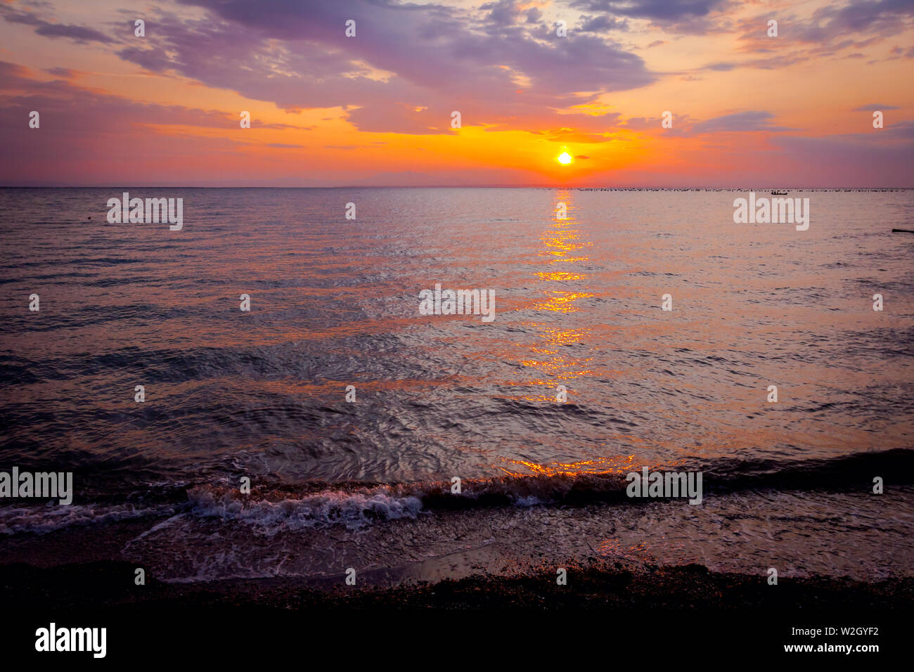 Scenic view of beautiful morning horizon over the sea, water Stock ...
