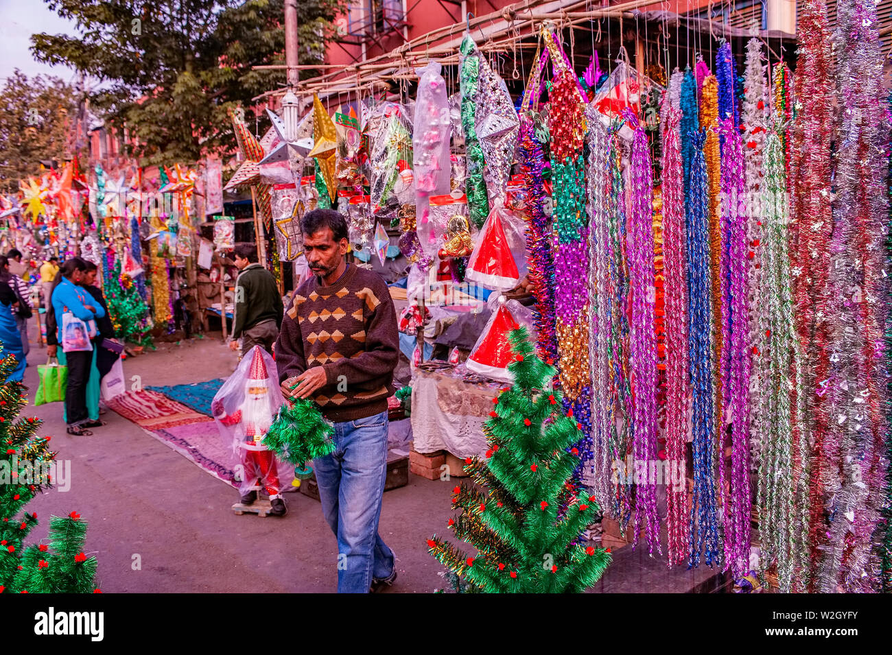 Santa red caps hi-res stock photography and images - Alamy
