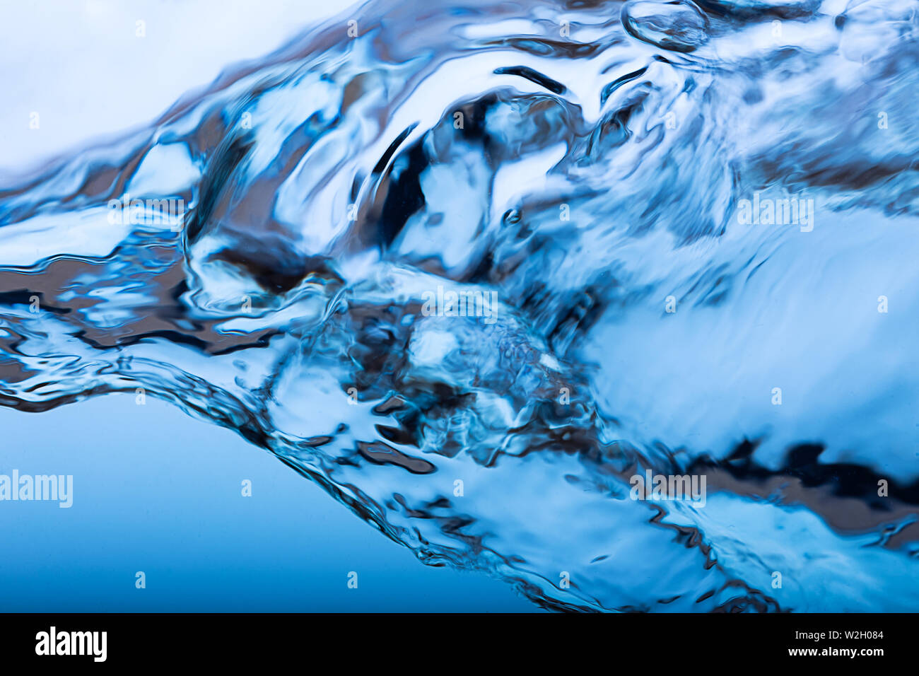 Water splash, clear blue water with waves and bubbless Stock Photo - Alamy