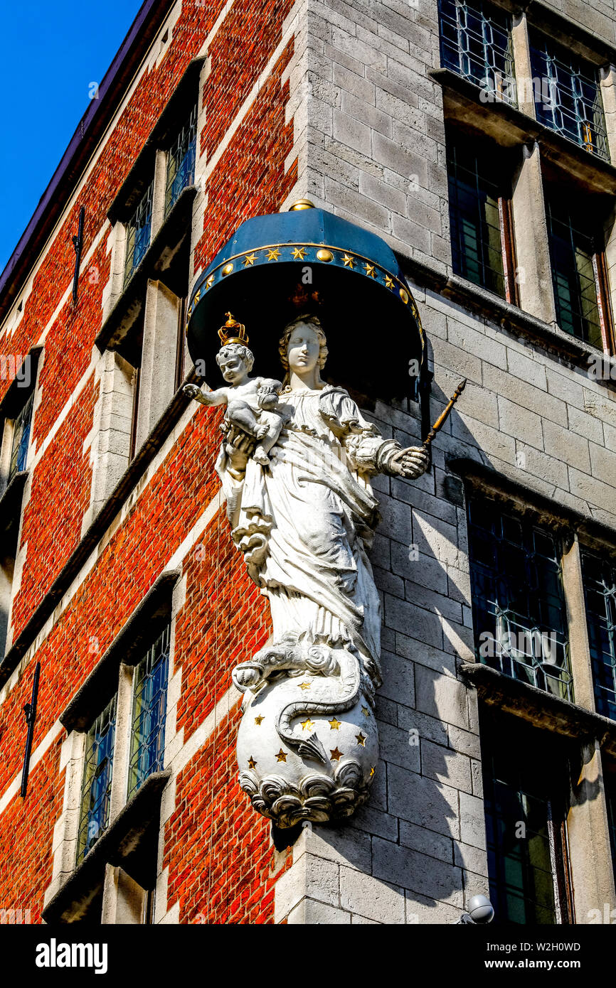 Virgin Mary statue in Antwerp, Belgium Stock Photo - Alamy