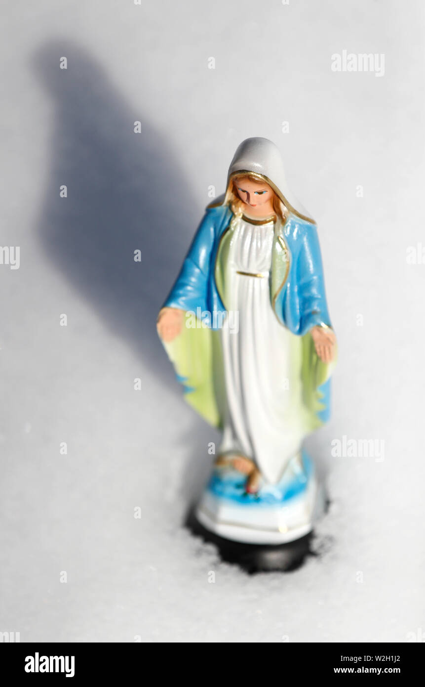 Holy Virgin statue in snow. France Stock Photo - Alamy