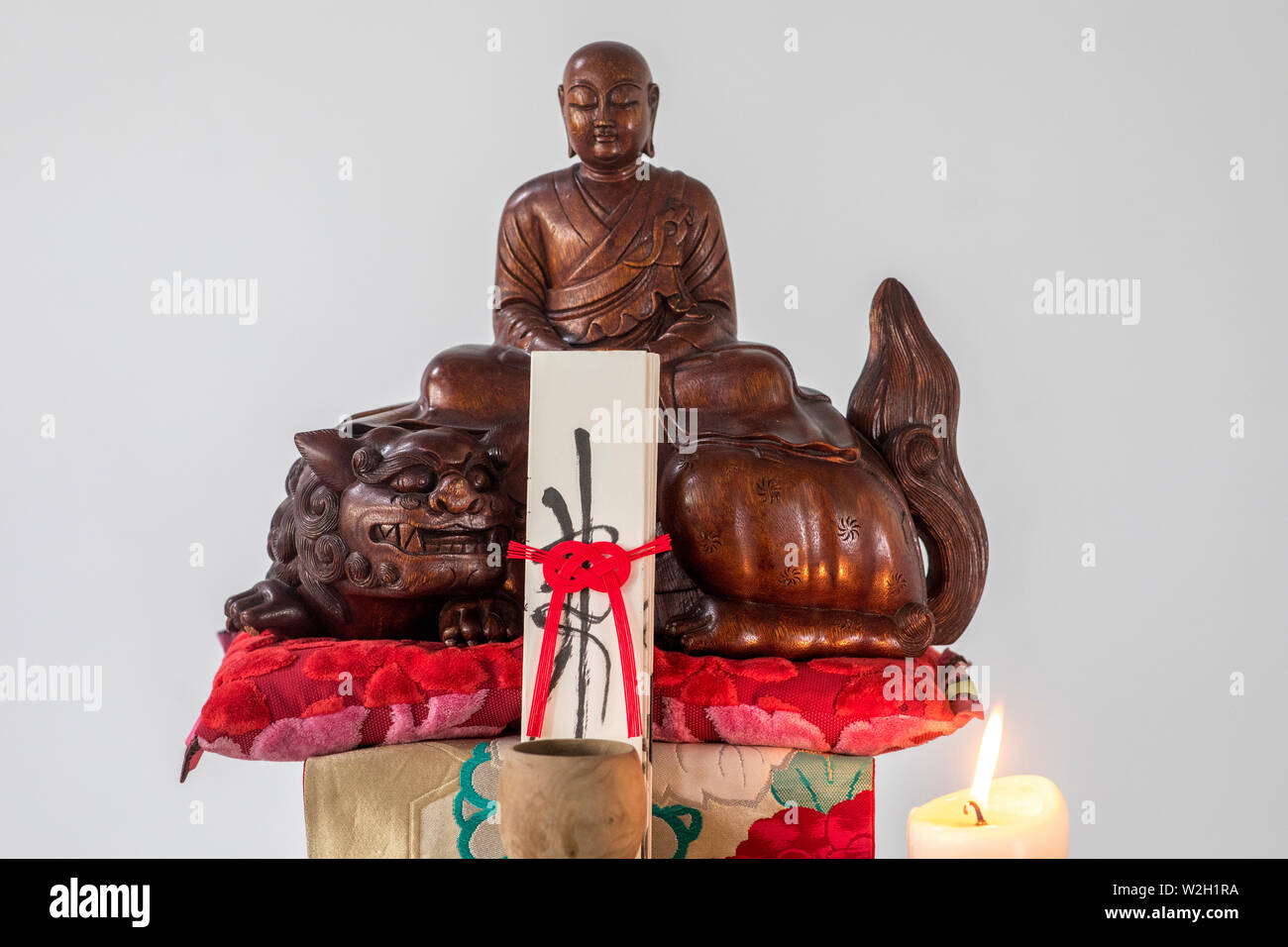 Zen sesshin (retreat) in Paris, France. Altar Stock Photo - Alamy