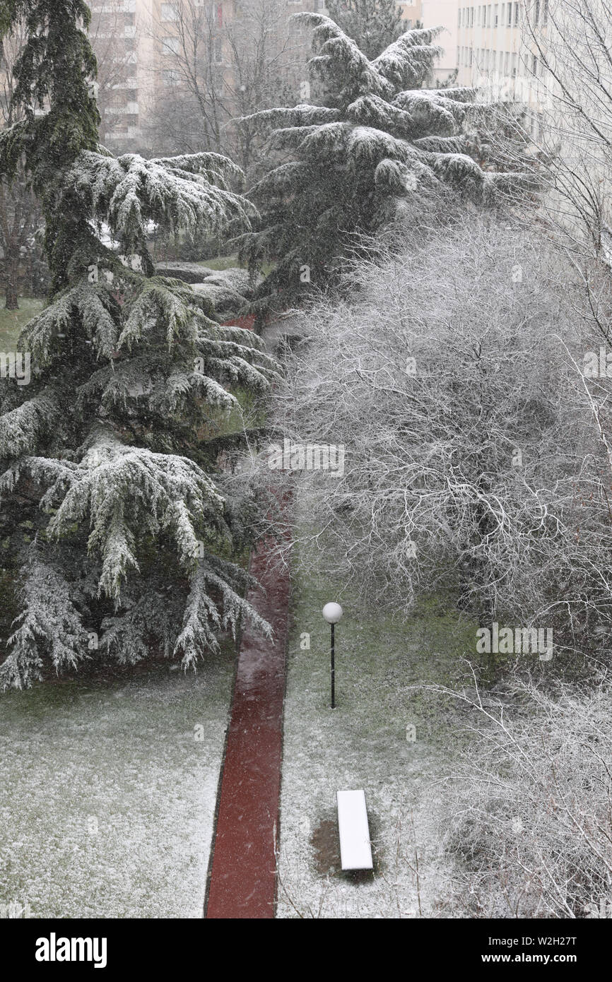 Snow in Montrouge, a suburb of Paris, France Stock Photo - Alamy