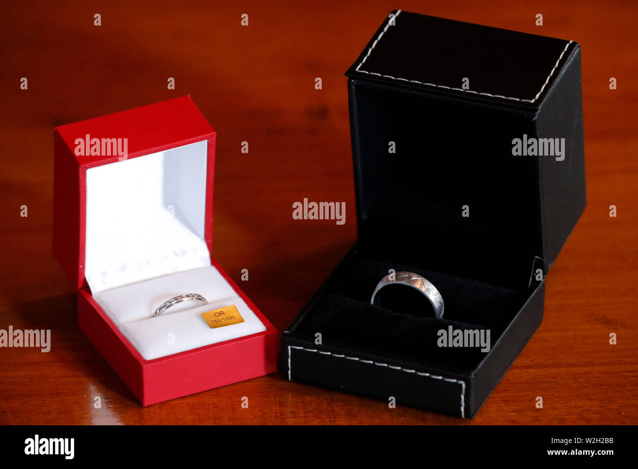 Boxes rings hi-res stock photography and images - Alamy