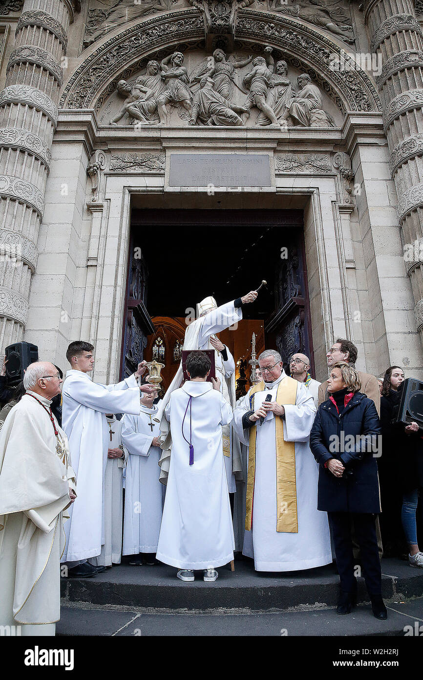 Bishop blessing Paris outside Saint Etienne du Mont catholic church ...