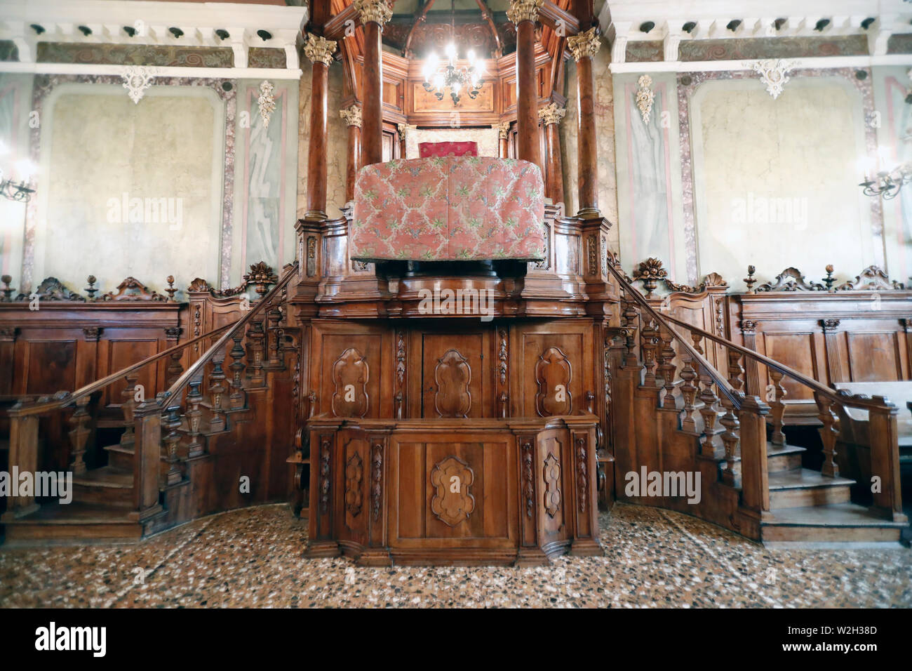 The Jewish Heritage Museum. The Italian Synagogue was built in 1584 ...