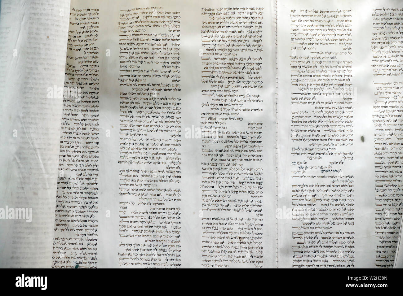 The Jewish Heritage Museum. Torah Scroll. 16 th century. Padua. Italy ...