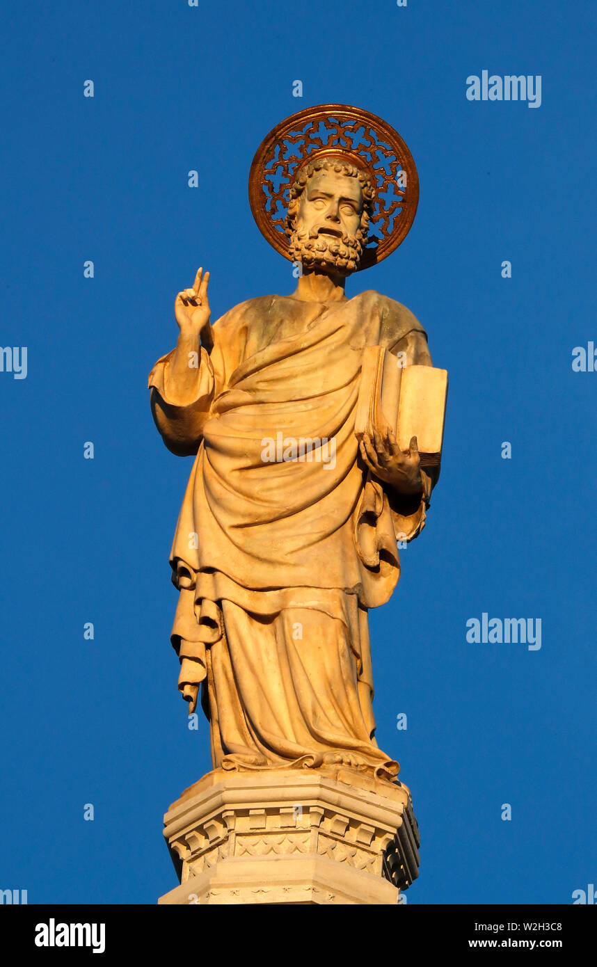 Statue of st mark hi-res stock photography and images - Alamy