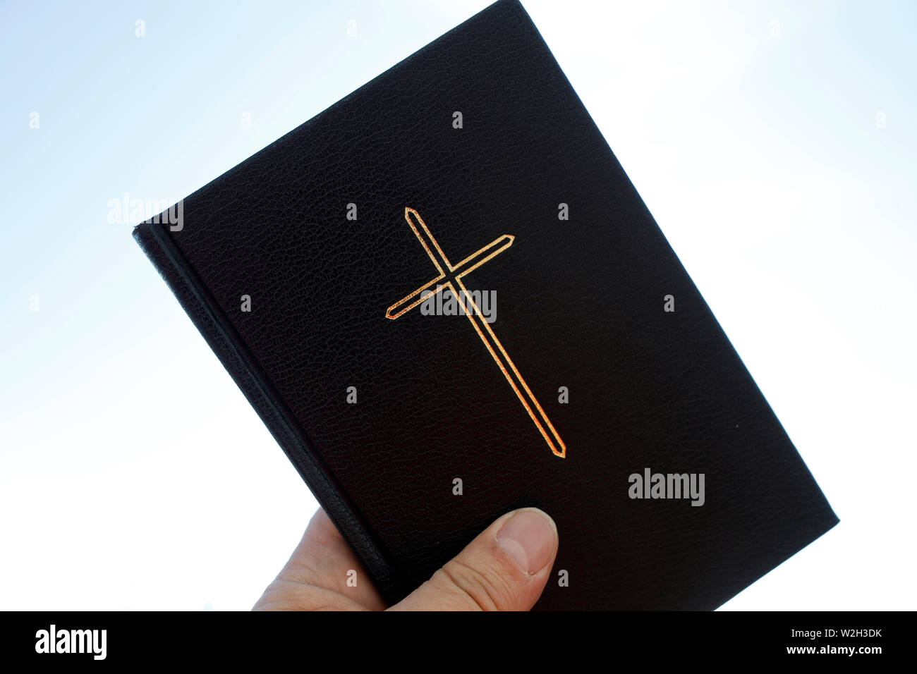 Bible in hand hi-res stock photography and images - Alamy