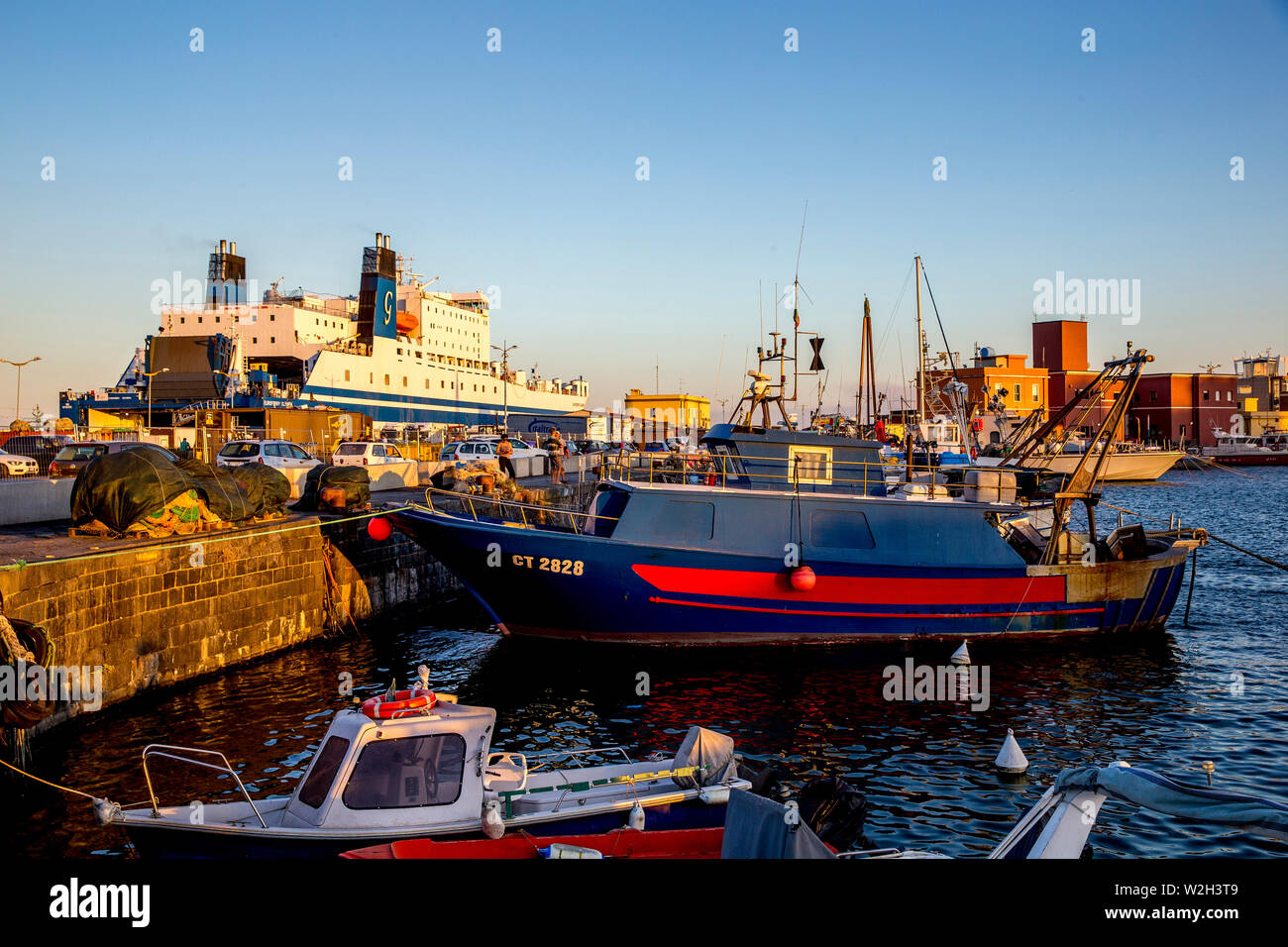 Catania harbour hi-res stock photography and images - Alamy