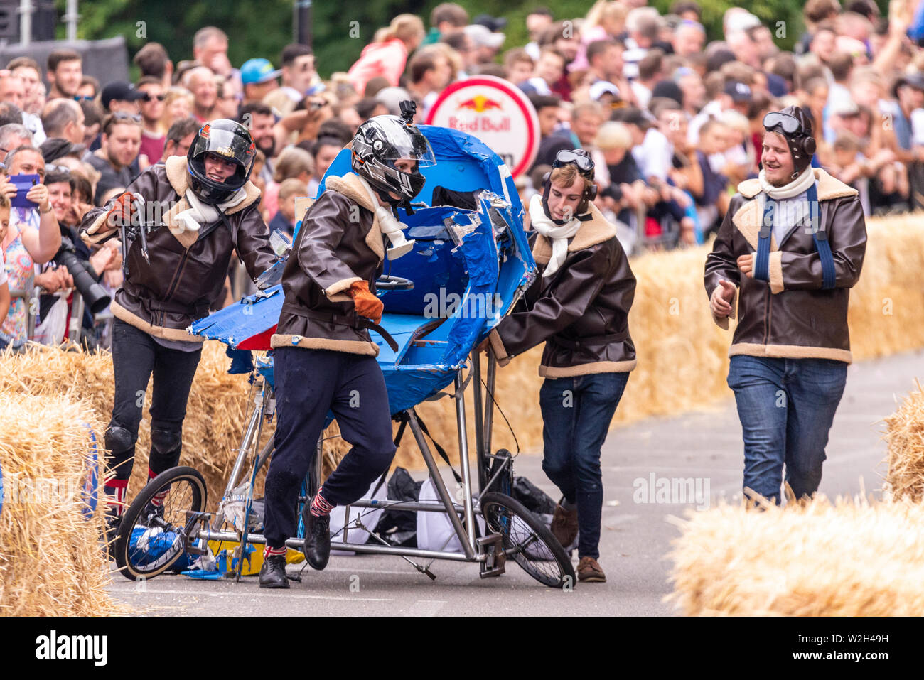 Pushing ramp box hi-res stock photography and images - Alamy