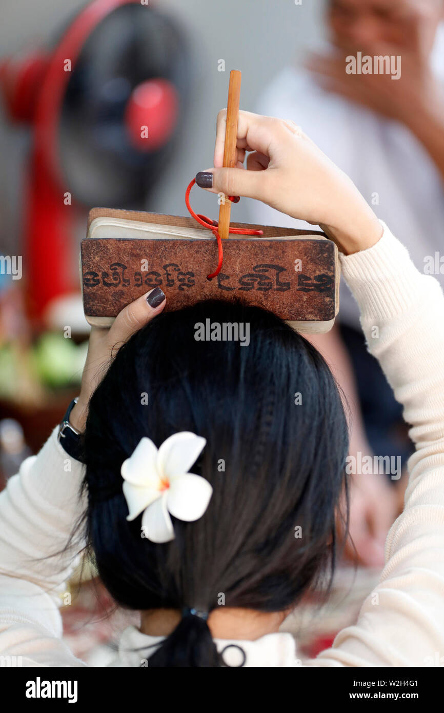 Wat Phnom Daun Penh buddhist temple. Buddhist fortune teller ...