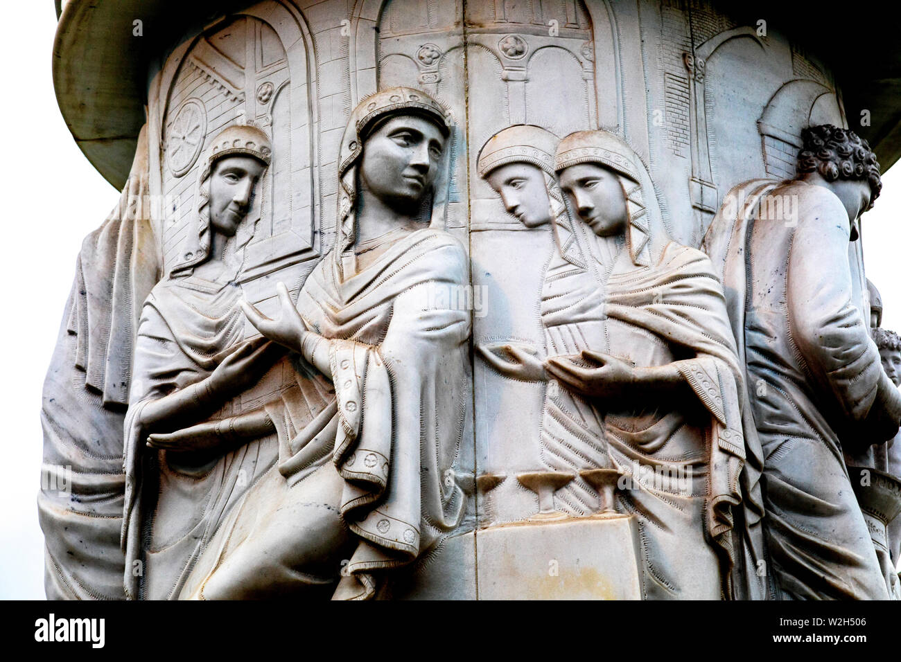 Sculpted column hi-res stock photography and images - Alamy