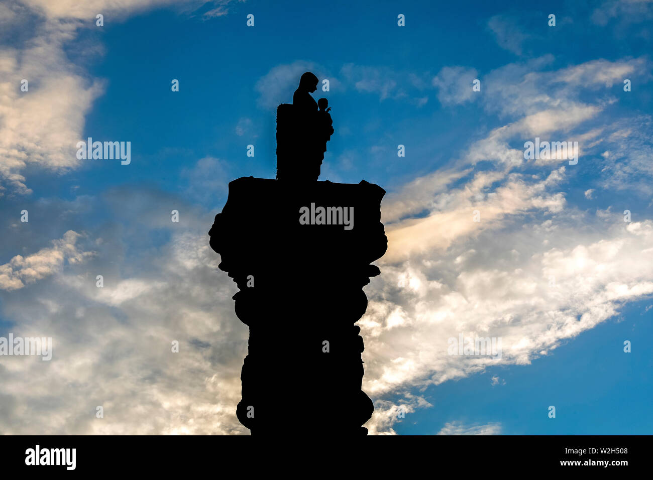 Sculpted column hi-res stock photography and images - Alamy