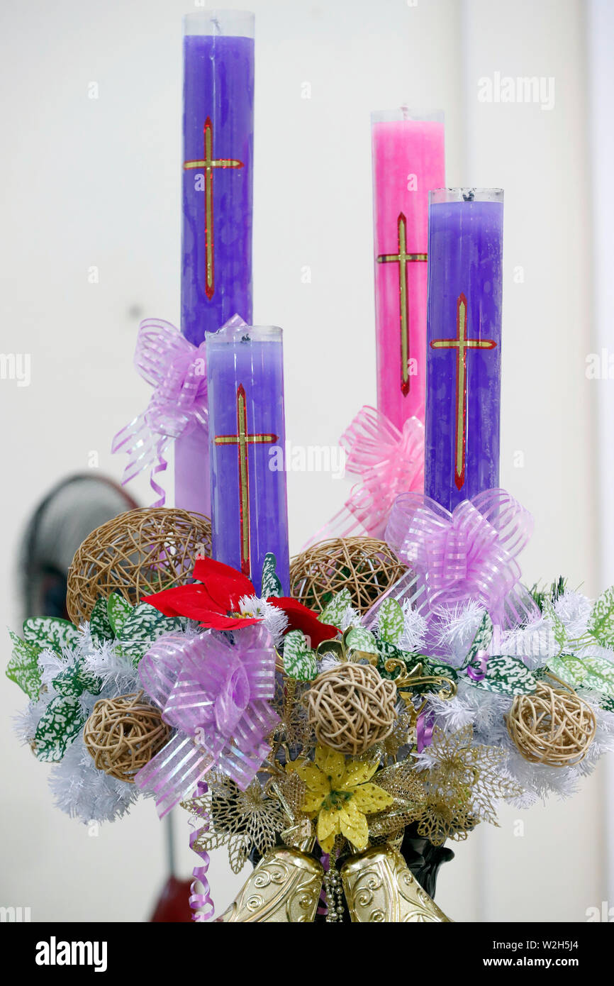 Wreath with candles hi-res stock photography and images - Alamy