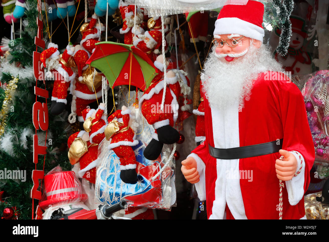 Christmas market. Santa Claus Stock Photo - Alamy