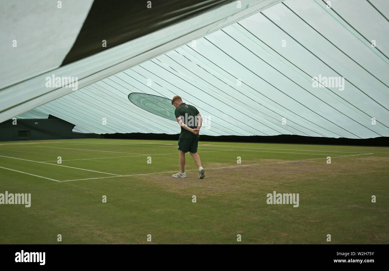 Ground staff check courts hi-res stock photography and images - Alamy