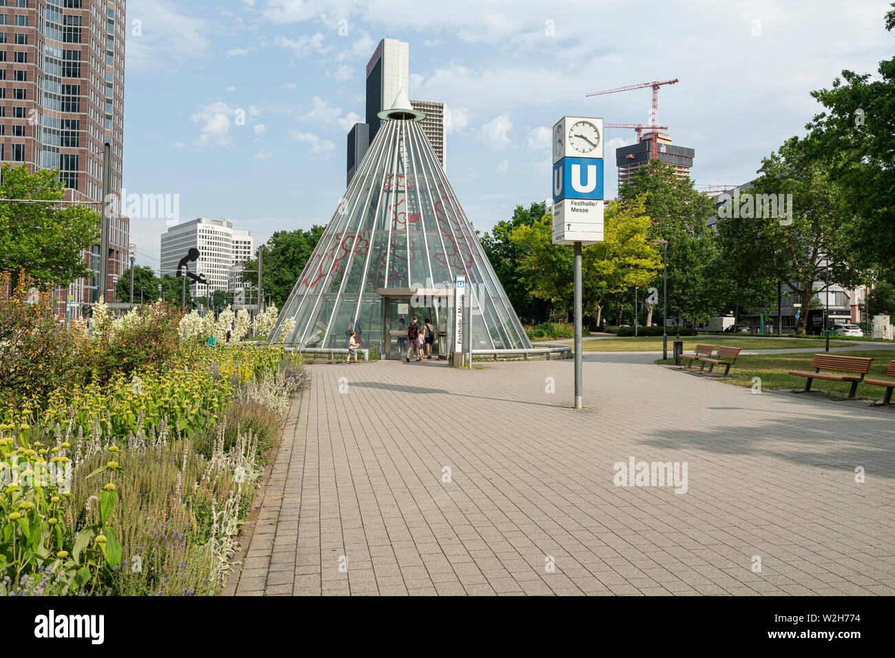 Frankfurt train station germany hi-res stock photography and images - Alamy