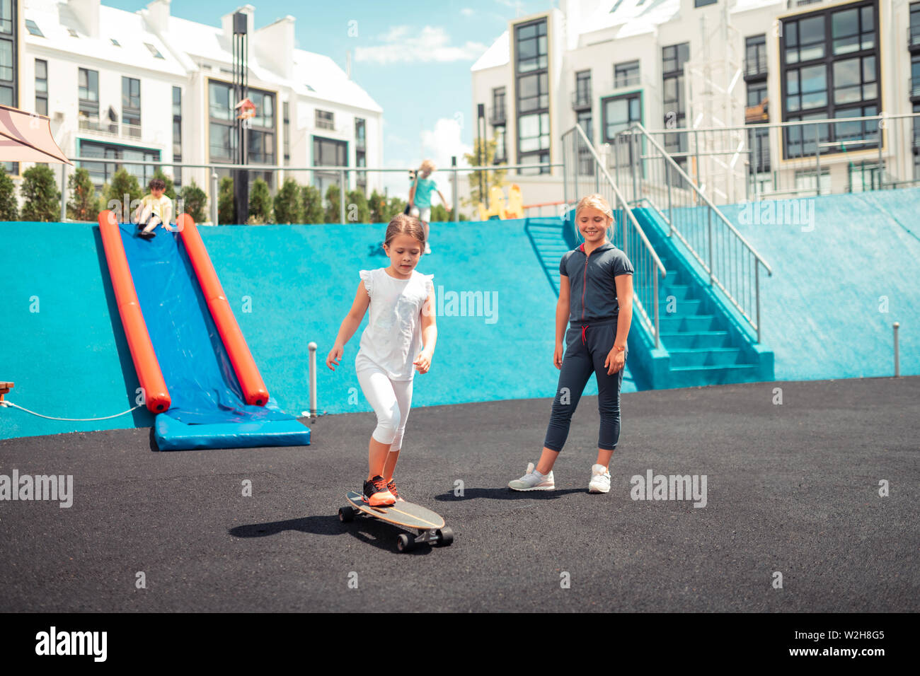 School ground kids playing hi-res stock photography and images - Alamy