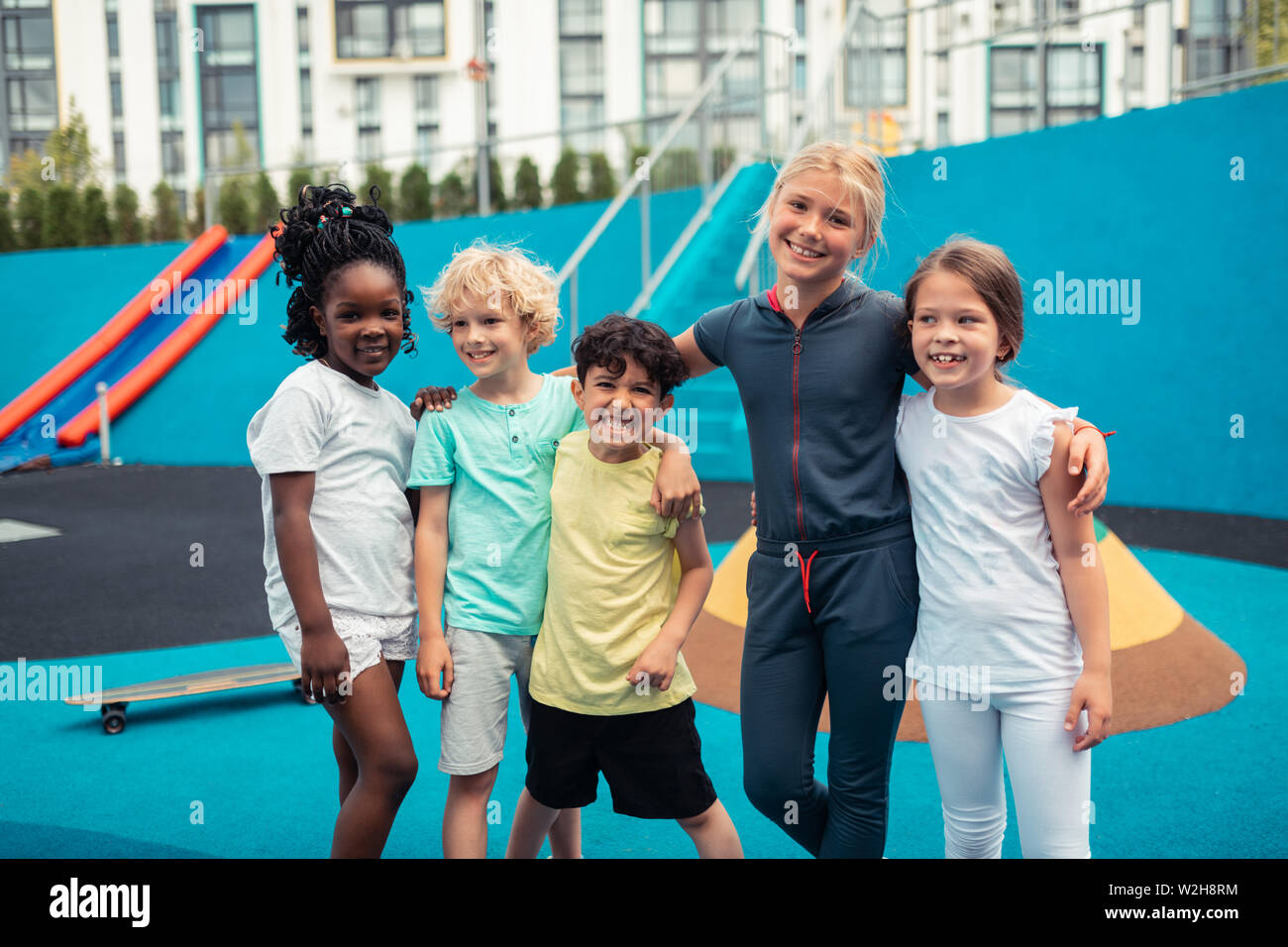 Cheerful school children posing for their group photograph Stock Photo ...