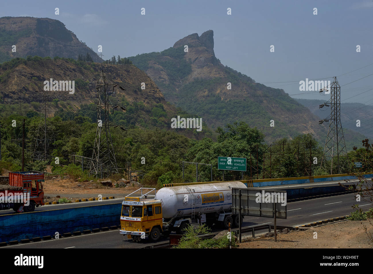 15-May-2009 Nagphani (Duke's Nose)near amrutanjan bridge on Pune-Mumbai ...