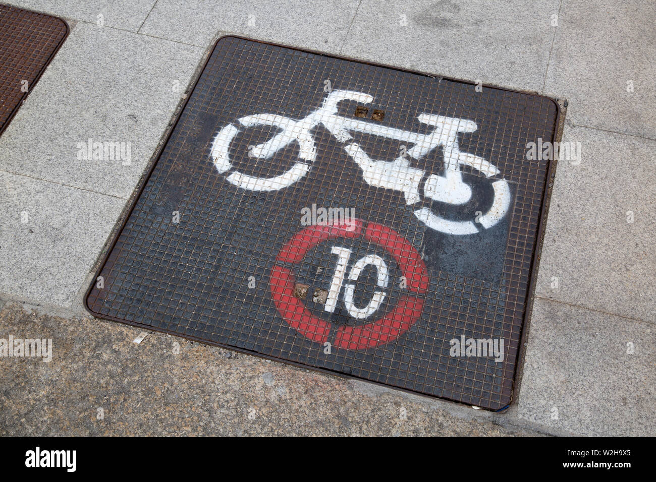 Cycle lane sign hi-res stock photography and images - Alamy