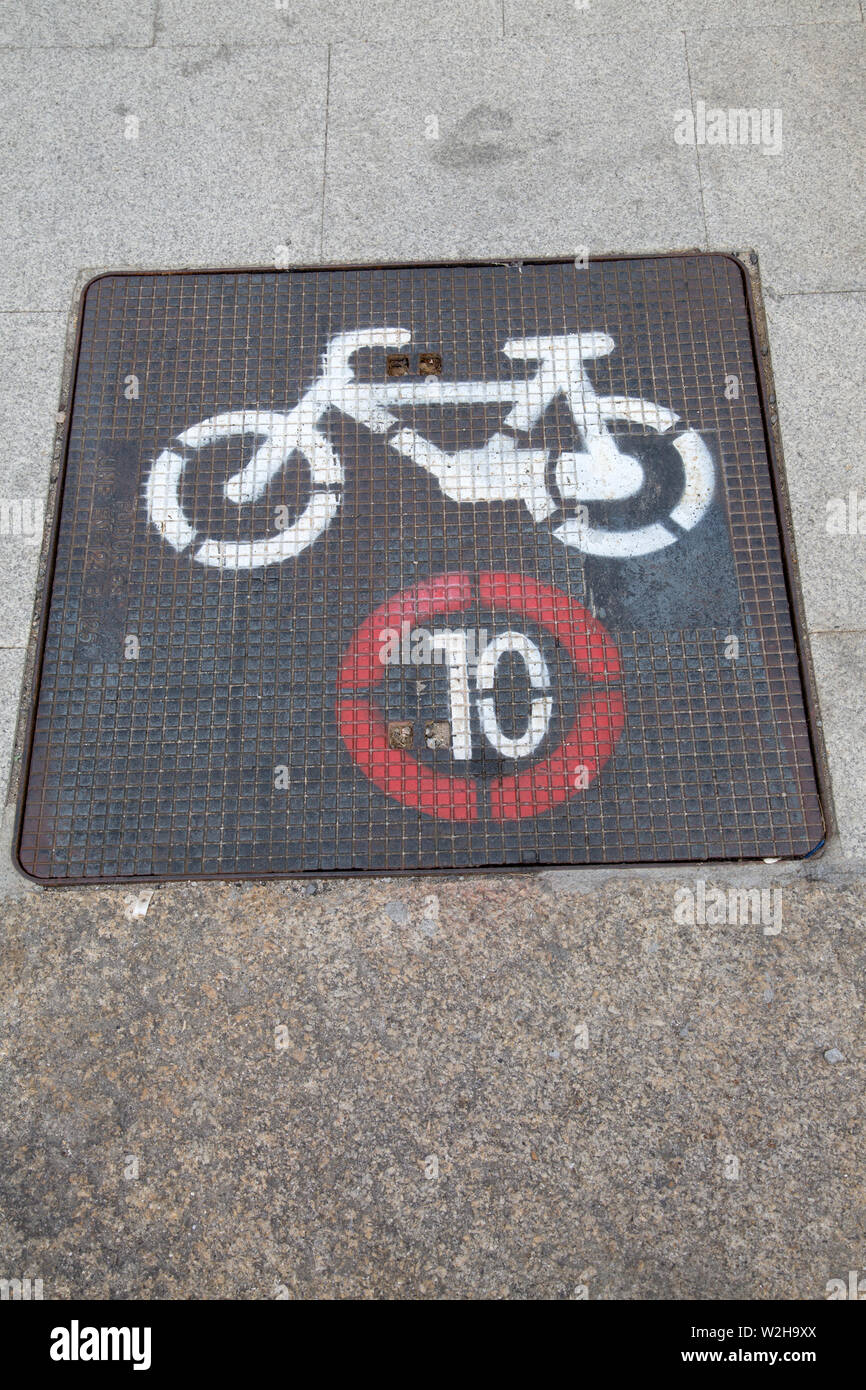Cycle Lane Sign on Pavement Stock Photo - Alamy