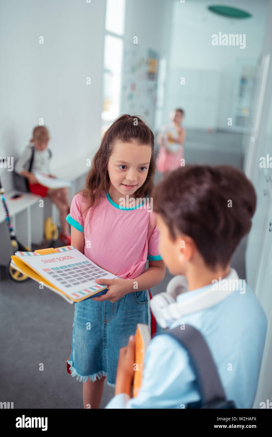 Classmate helping friend hi-res stock photography and images - Alamy