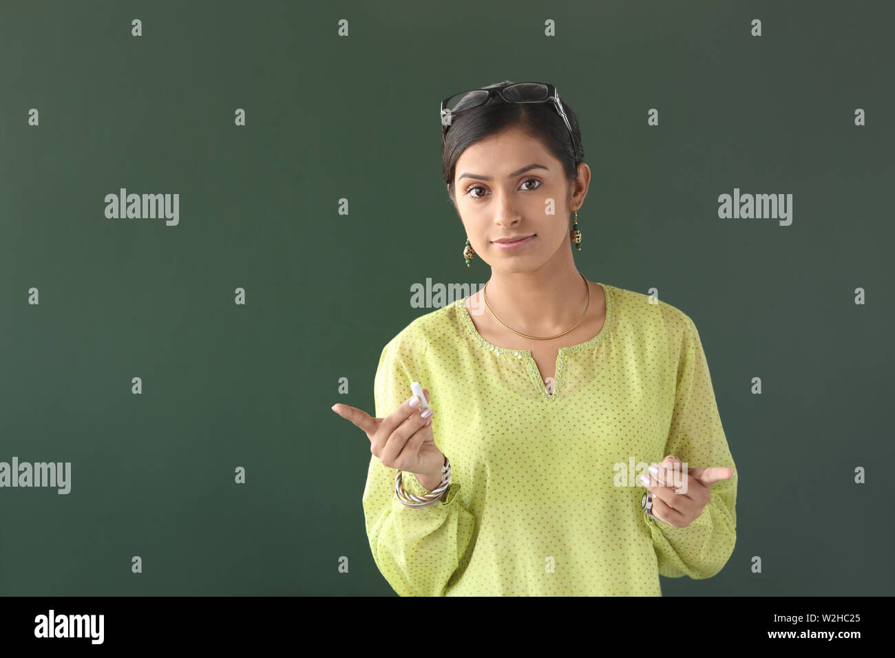 Teacher teaching in a classroom Stock Photo - Alamy