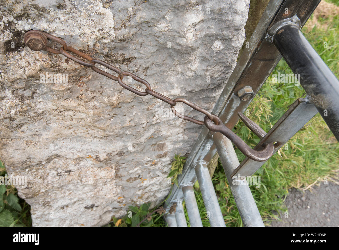 Gate hook hi-res stock photography and images - Alamy