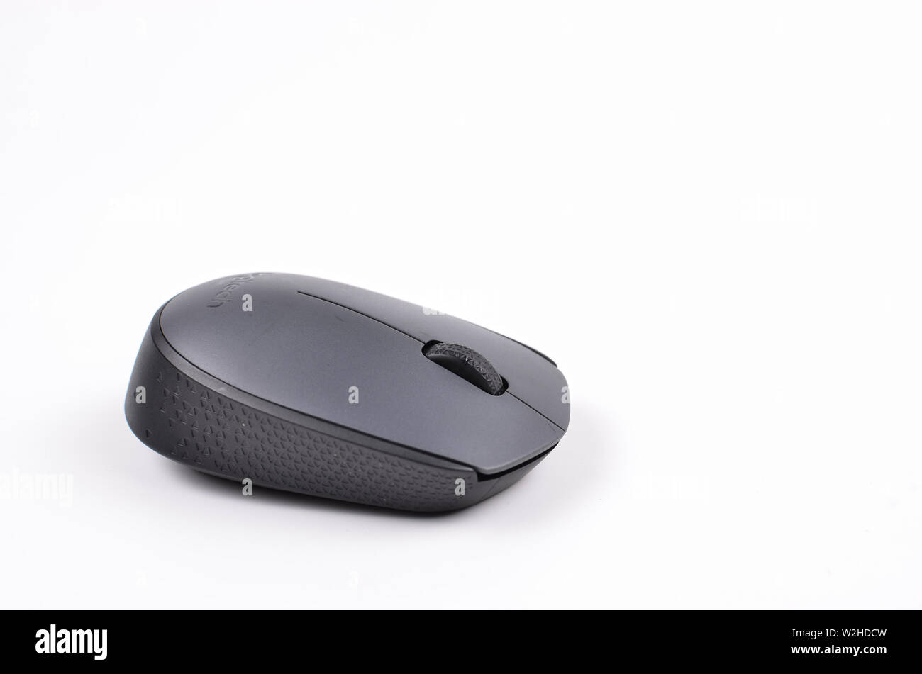 Black wireless mouse Stock Photo - Alamy