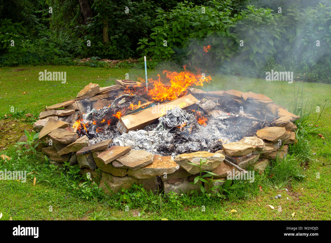 Burning trash hi-res stock photography and images - Alamy