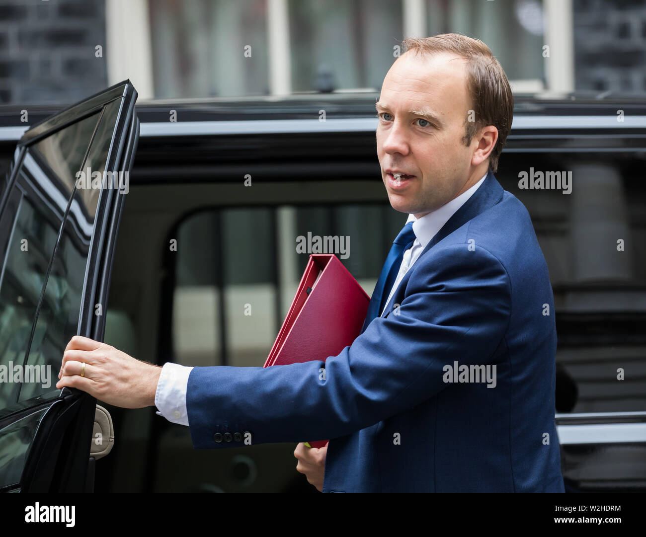 Health secretary matt hancock arriving in downing street hi-res stock ...