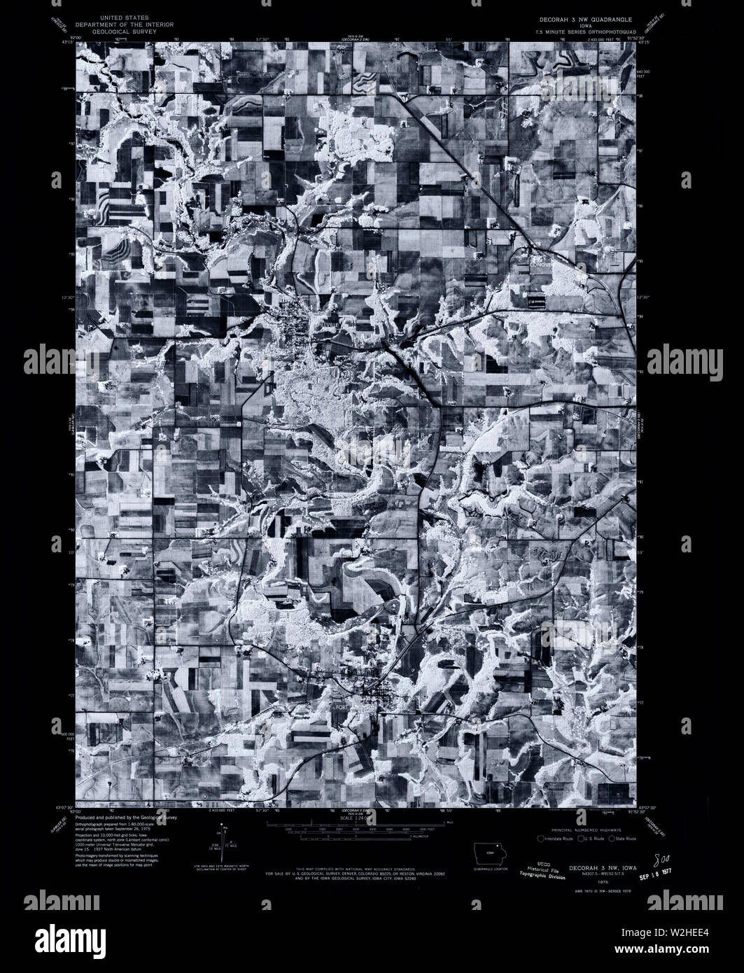 USGS TOPO Map Iowa IA Decorah 3 NW 174458 1975 24000 Inverted ...