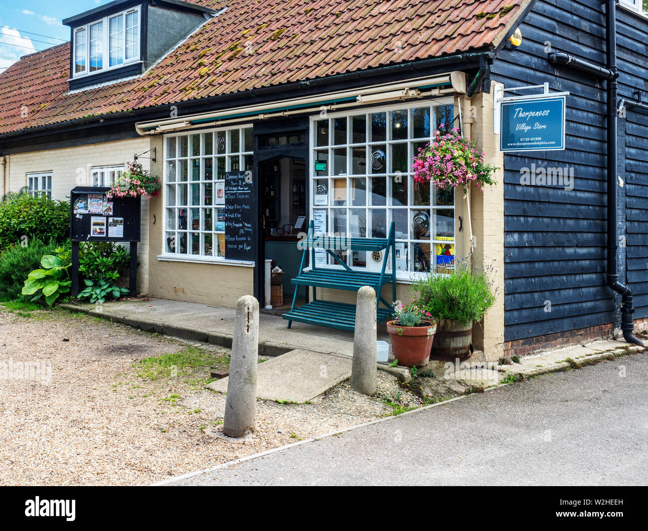 Village store thorpeness hi-res stock photography and images - Alamy