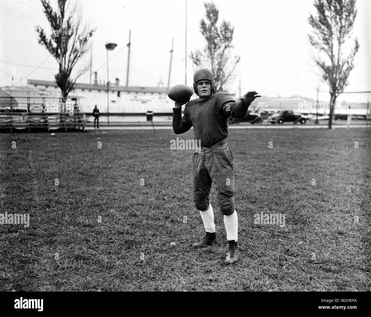 1930s football player hi-res stock photography and images - Alamy