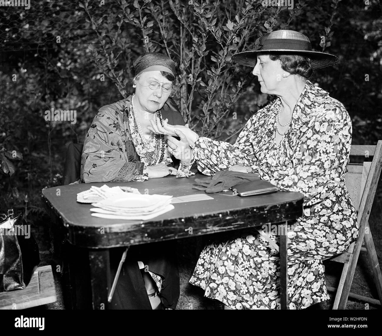 1930s palm reader hi-res stock photography and images - Alamy