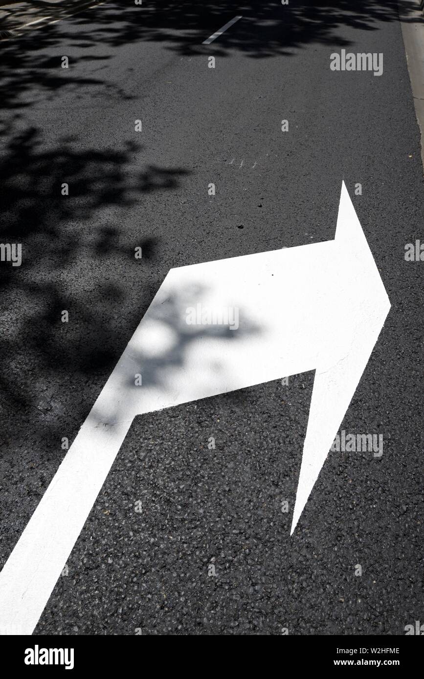 Single arrow directional sign on the floor Stock Photo - Alamy