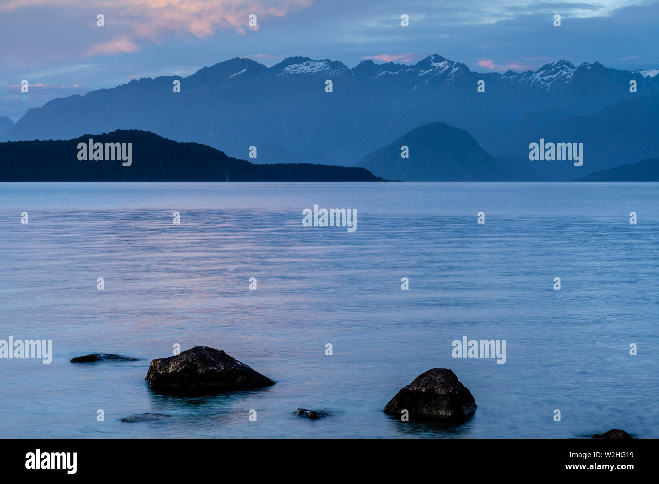 Lake manapouri new zealand hi-res stock photography and images - Alamy