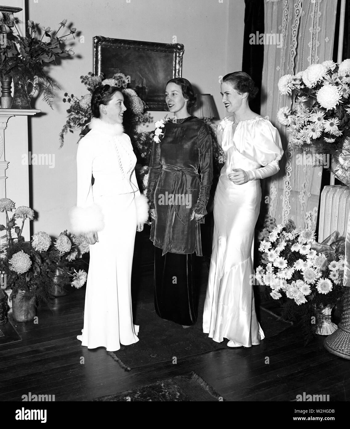 Early elegant Black and White Stock Photos & Images - Alamy