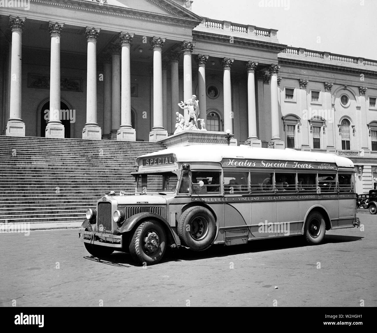 Tour bus at U.S. Capitol, Washington, D.C. ca. 1935 Stock Photo - Alamy