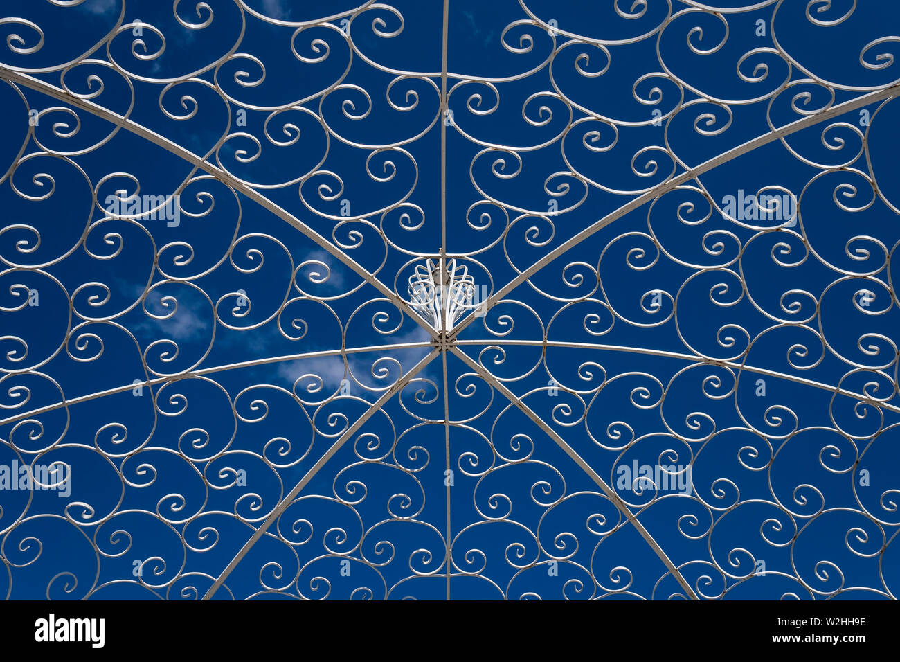 Blue trellis pattern hi-res stock photography and images - Alamy