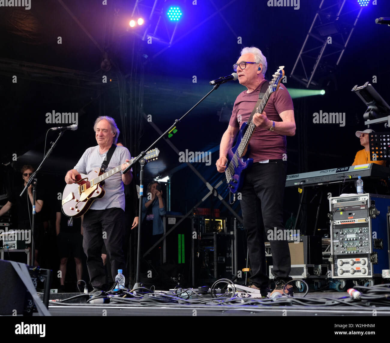 Lol Creme and Trevor Horn performing with The Trevor Horn Band at ...
