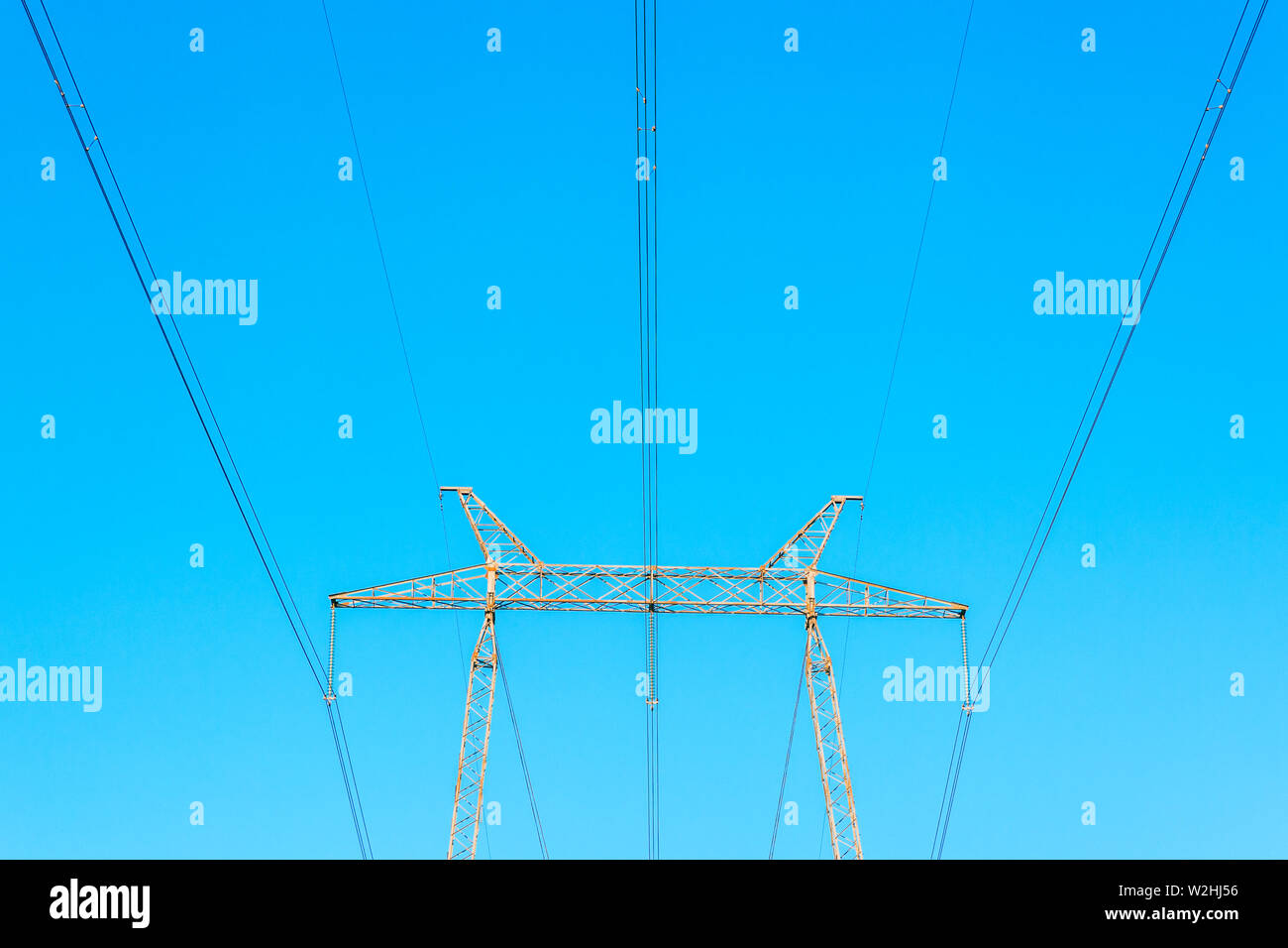 Transmitting electrical energy hi-res stock photography and images - Alamy