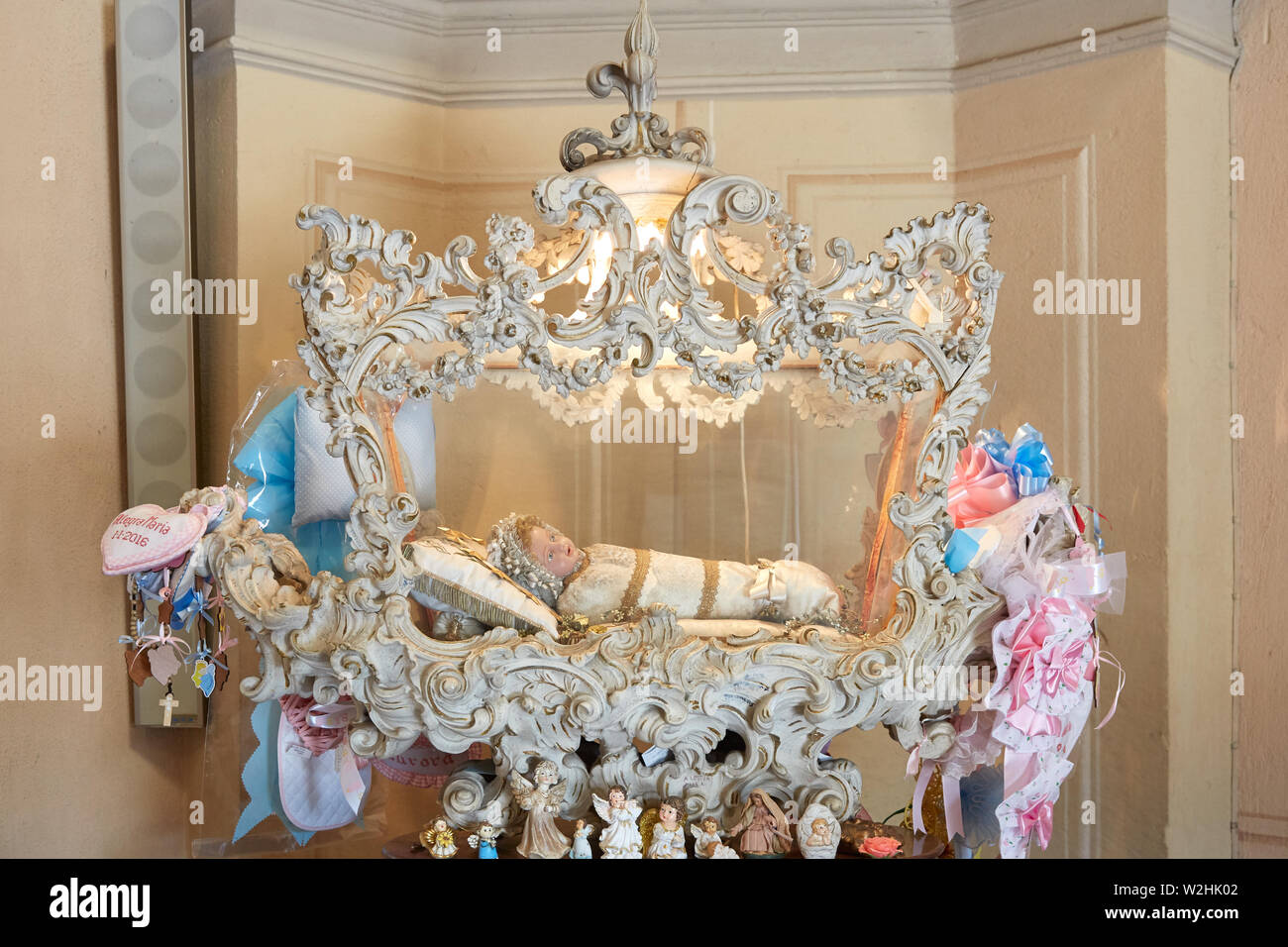 Medieval cradle hi-res stock photography and images - Alamy