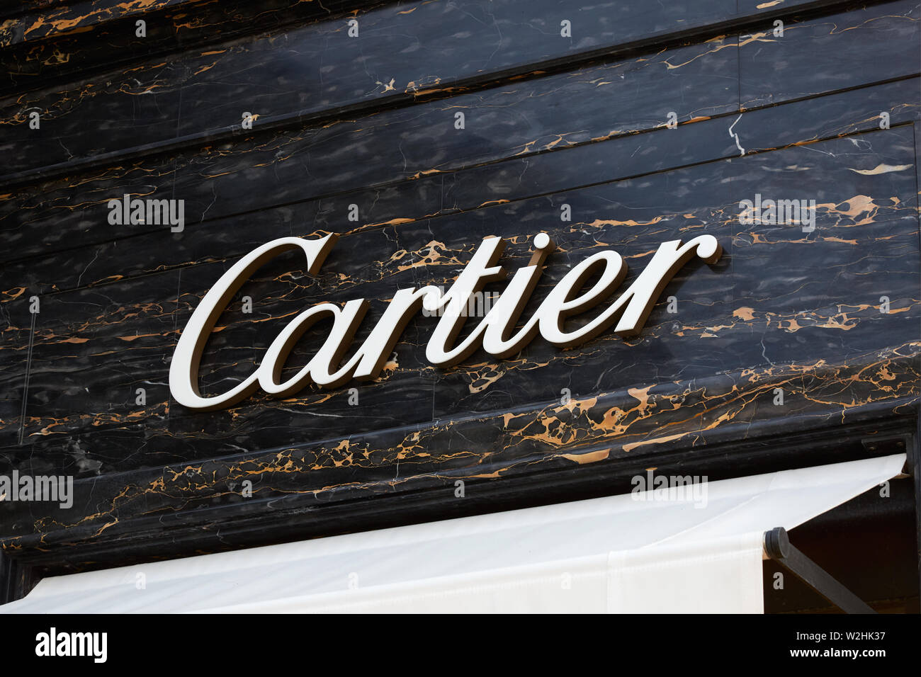 Cartier jewelry hi-res stock photography and images - Alamy