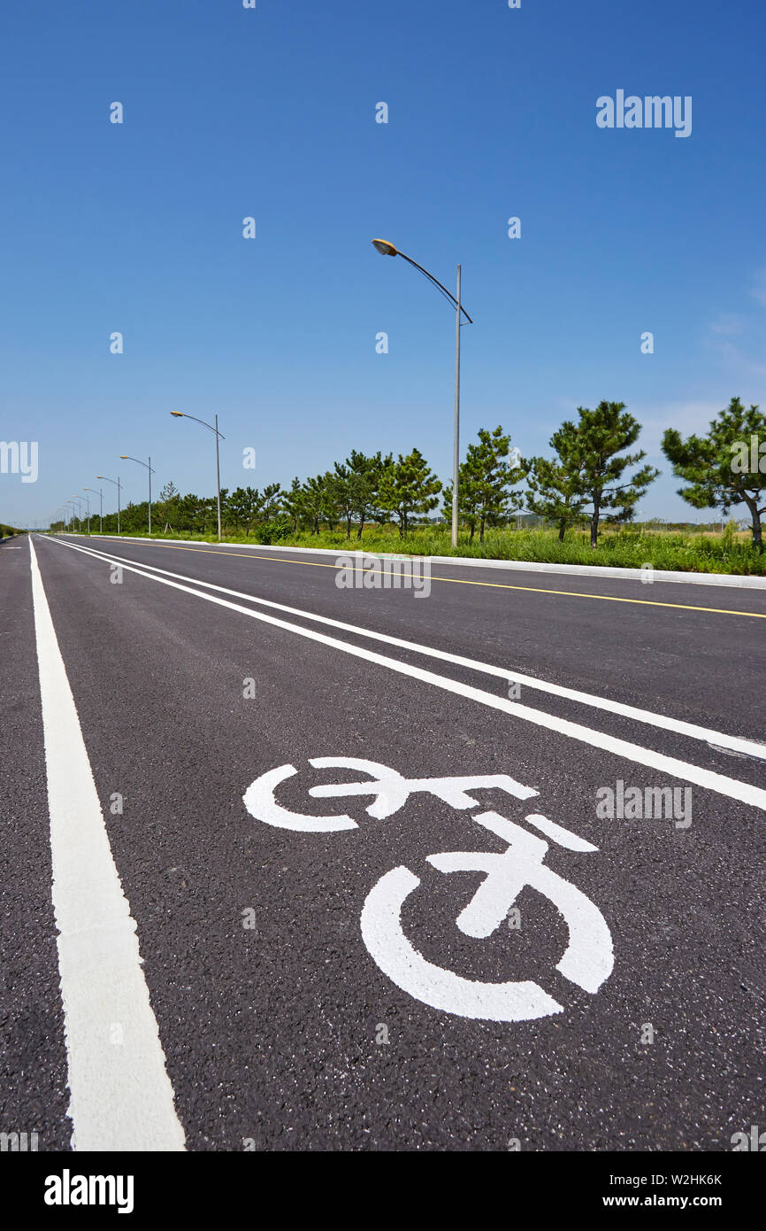 Road sign scenery hi-res stock photography and images - Alamy